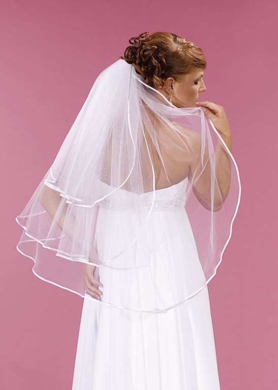 Svatební závoj třívrstvý 80 cm s lemem | Svatbasradosti.cz - vše pro ...